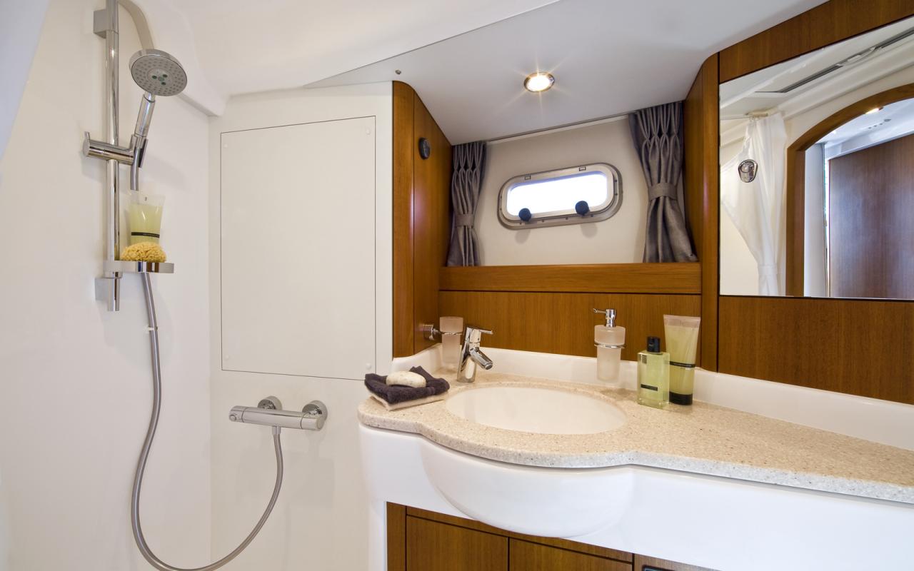 Oyster 54 | Oyster Yachts